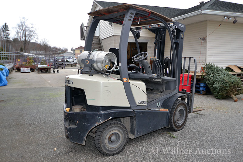Crown C5 Series, 6,500 lbs. Capacity LPG Forklift w/ Pneumatic Tires ...