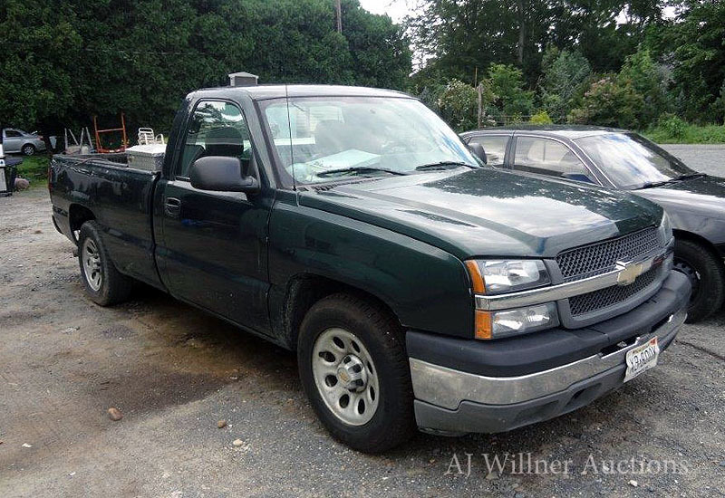 2005 Chevrolet Silverado 1500 regular cab pick-up truck
