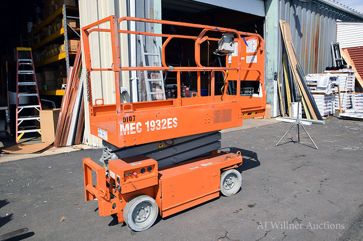 MEC 1932ES Scissor Lift w/ 19' Work Height & 500 lbs. Capacity