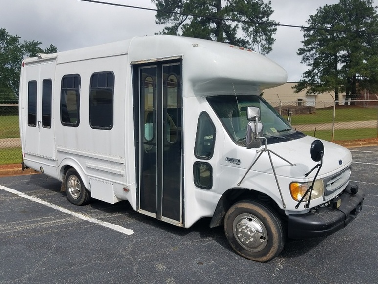 1998 Ford E350 Mini-Bus & 2 Forklifts, Stone Mountain, GA
