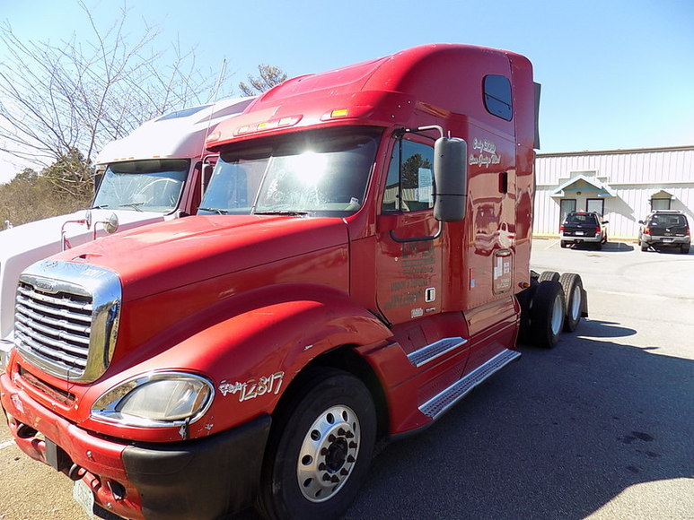 2007 Freightliner & 2007 Volvo Commercial Trucks