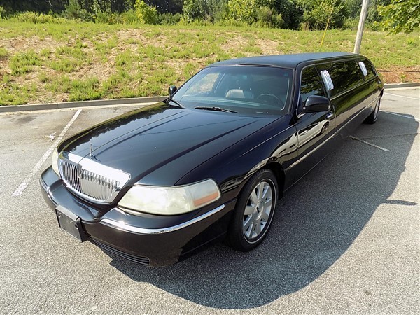 2003 Lincoln Town Car Limousine