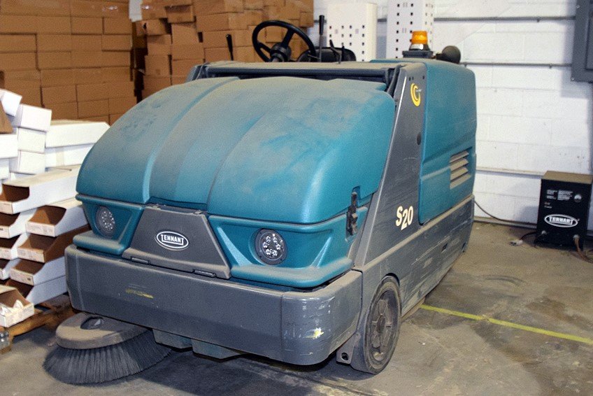 Tennant Sweepmax S20 riding floor sweeper