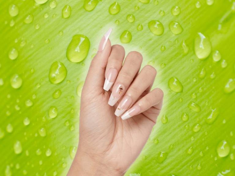 The Wet Look Nail Trend Is Making a Major Comeback | BEAUTIFY.TIPS