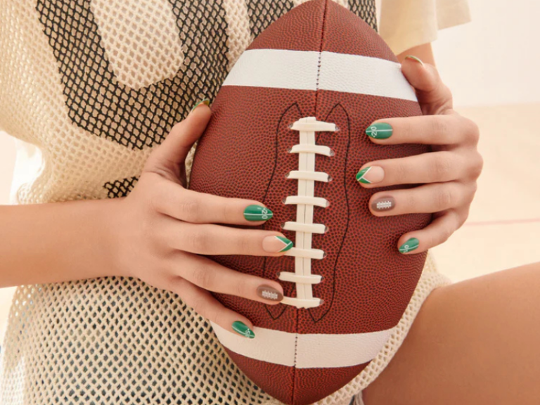 9 Easy Big Game Nail Ideas to Show Your Team Spirit | BEAUTIFY.TIPS