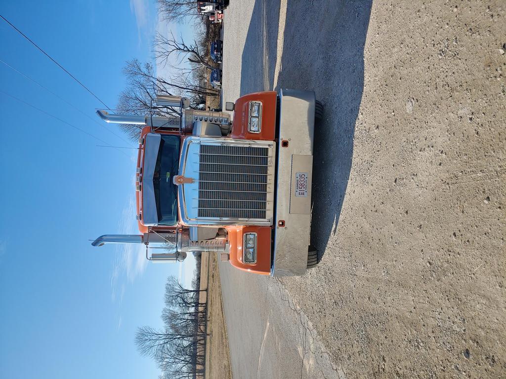 2015 Orange Kenworth W900L
