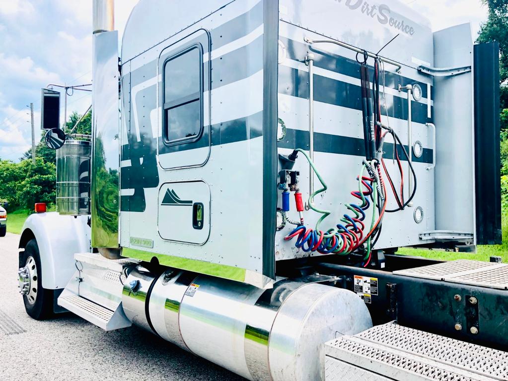 2016 Kenworth W900L ICON 900 Conventional Truck with Sleeper.