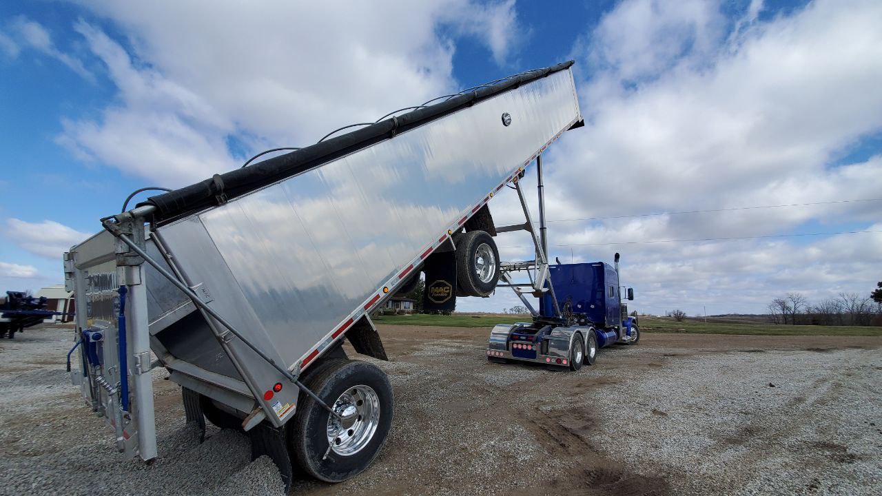 2020 Mac Frameless end dump trailer. 39 by 96 by 60. Spread axle
