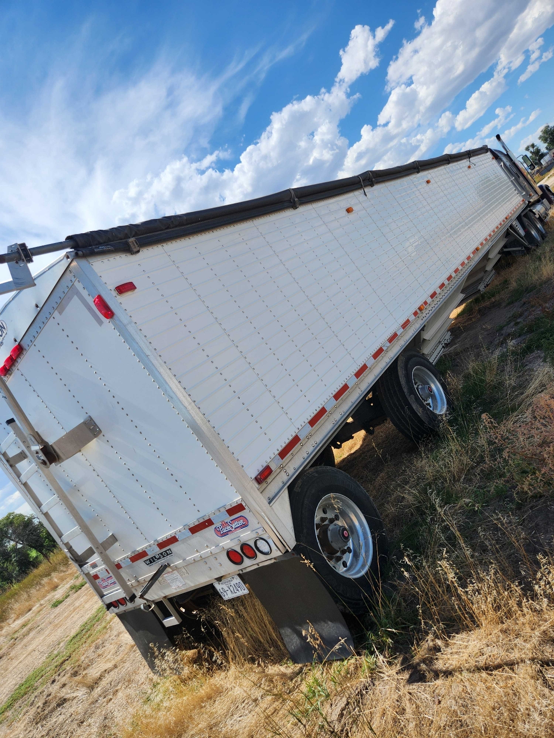 2021 Wilson High Capacity Hopper For sale or rent. 308-430-0996