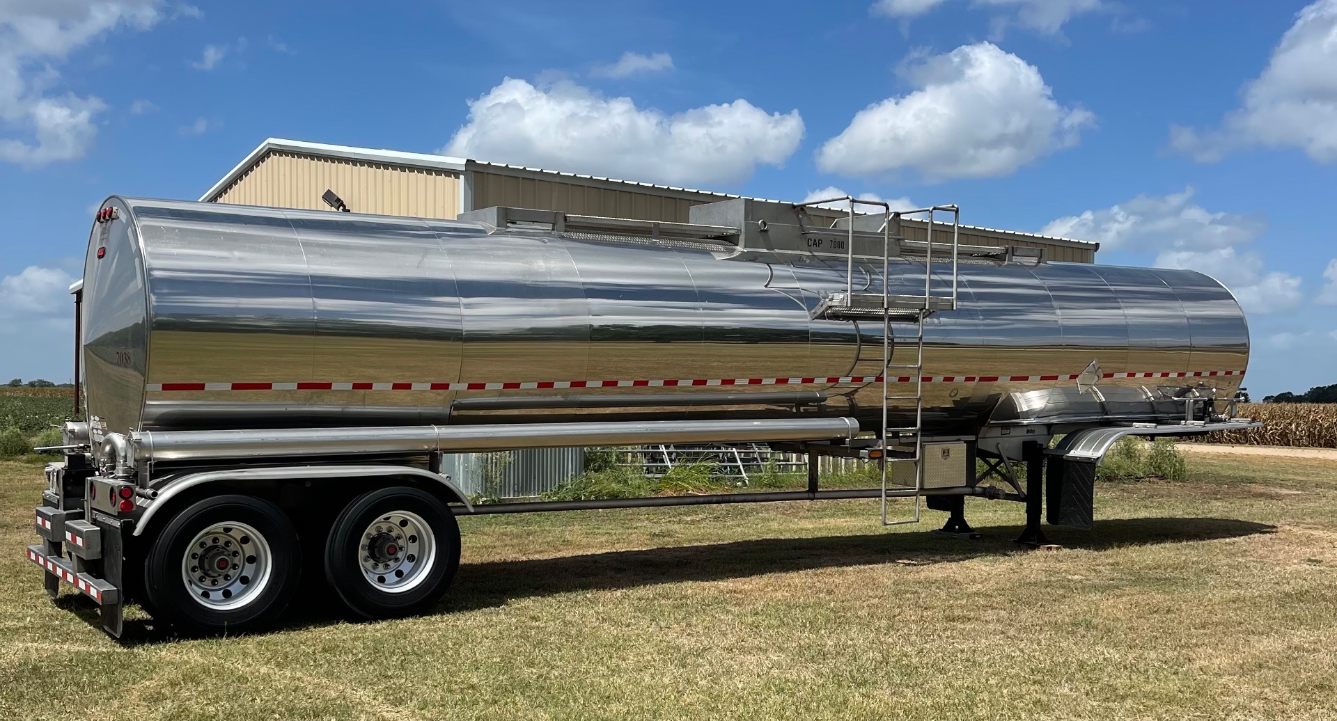2005 Bulk 7000 Gallon Rear Unload 407 Tank