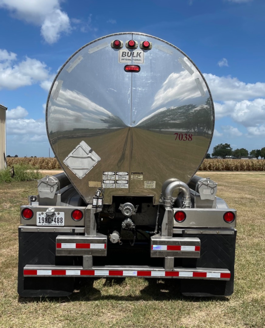2005 Bulk 7000 Gallon Rear Unload 407 Tank