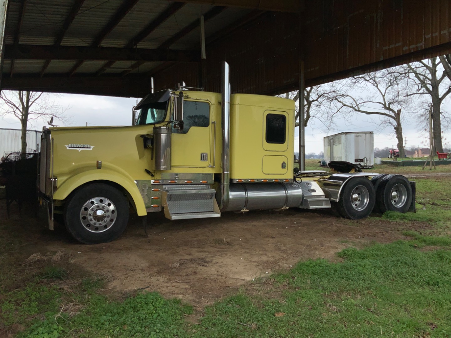 2001 W900L. C 16 CAT