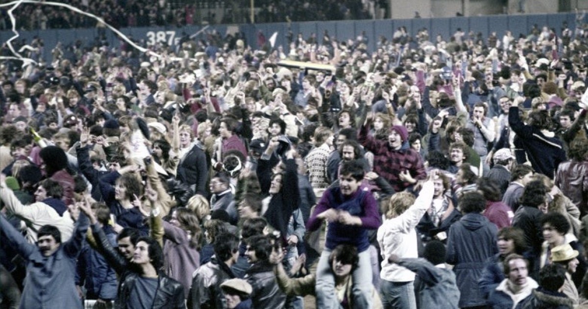 Why Baseball Fans Stopped Rushing the Field — Bunk