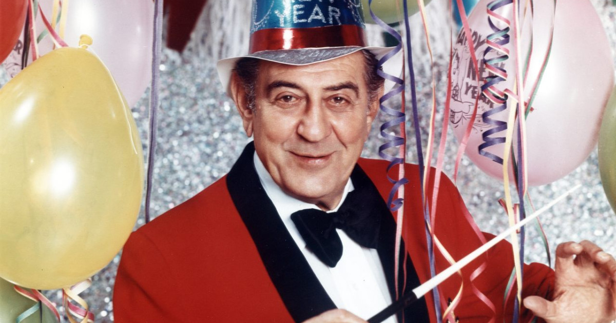 Do Americans Sing ‘Auld Lang Syne’ Because of a Frat Party? — Bunk