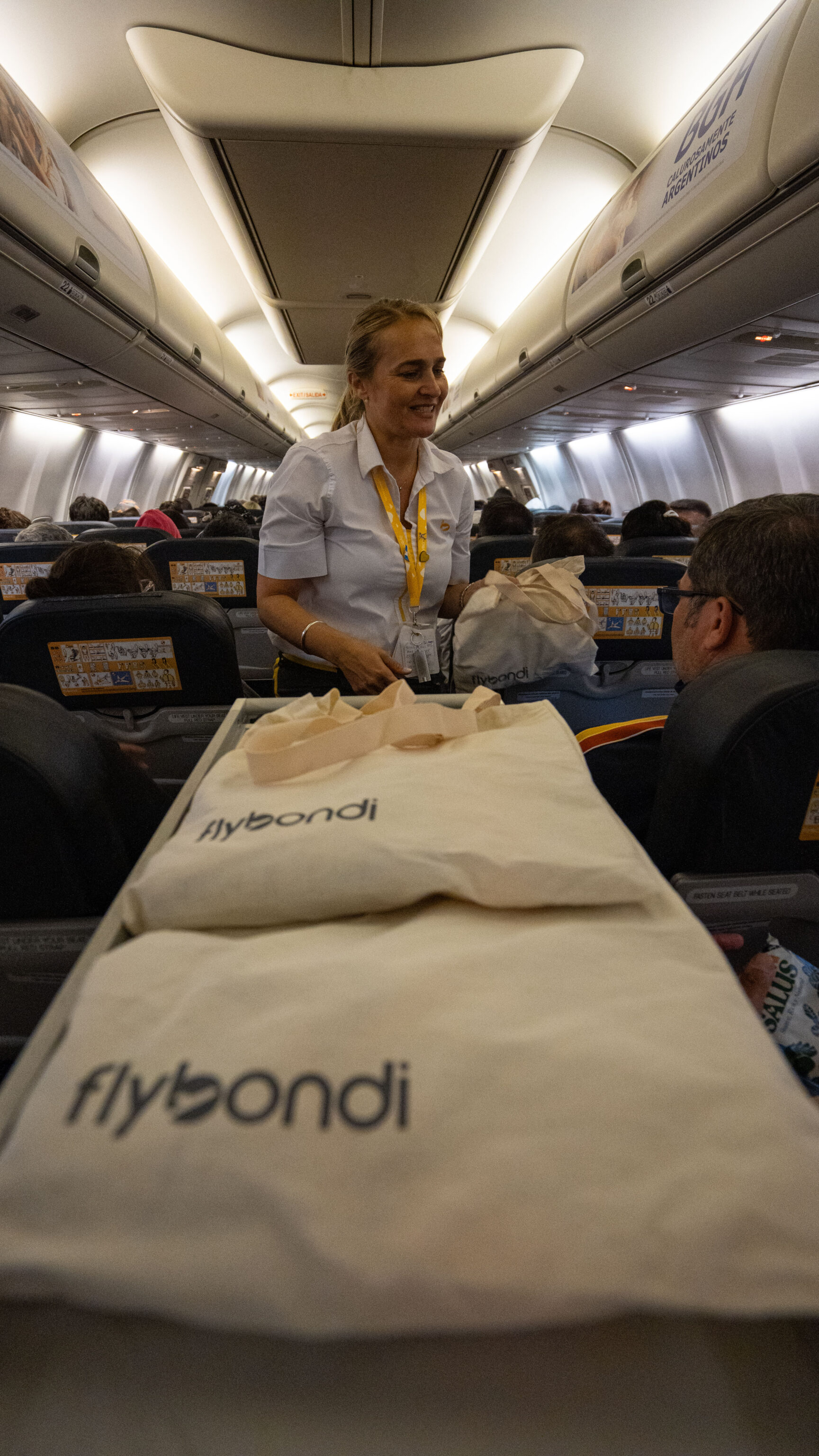 Flybondi realizó su vuelo inaugural a Mar del Plata con una ocupación ...