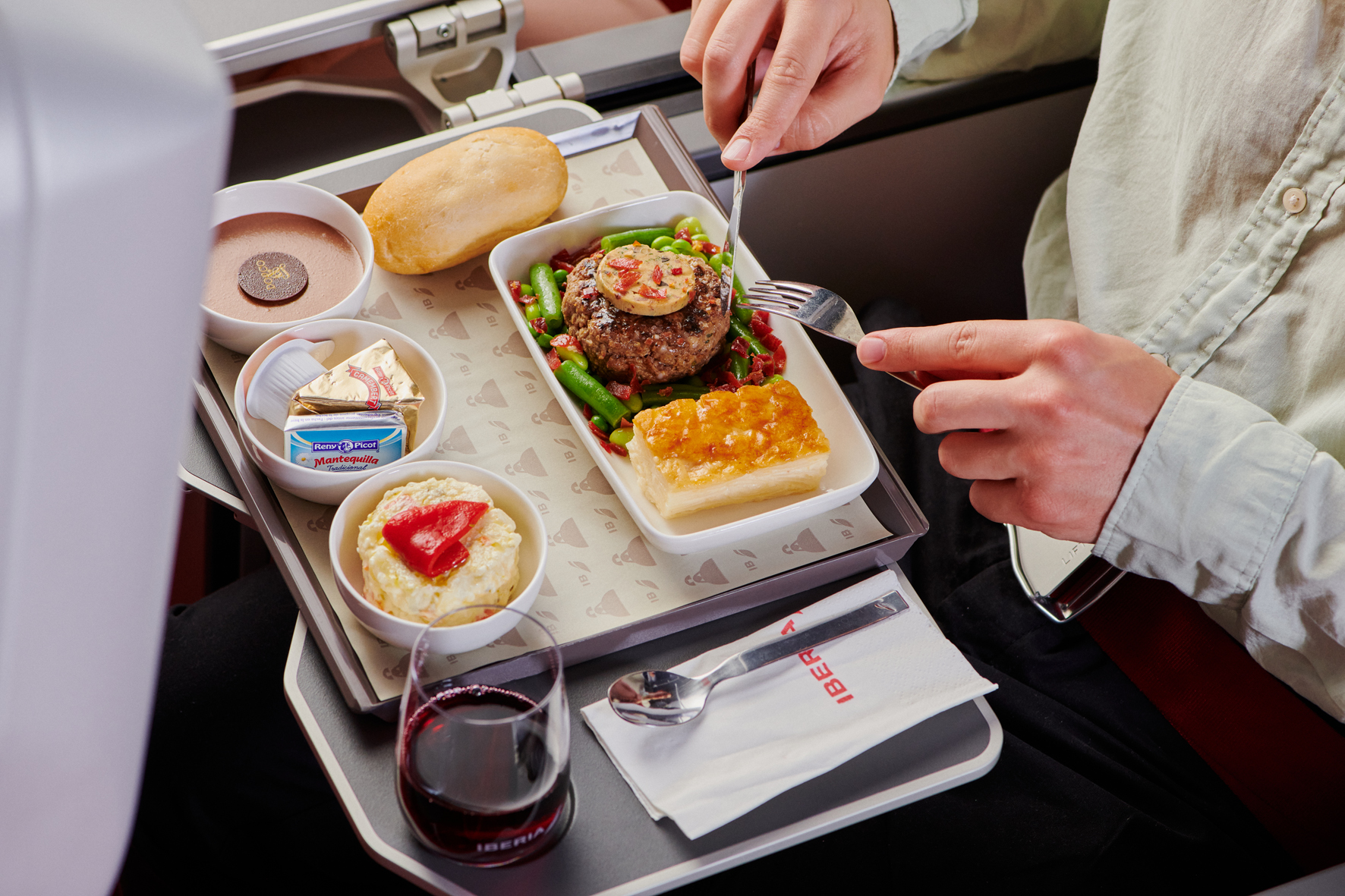 Iberia recibe premio al "Mejor servicio de comida a bordo en Europa ...