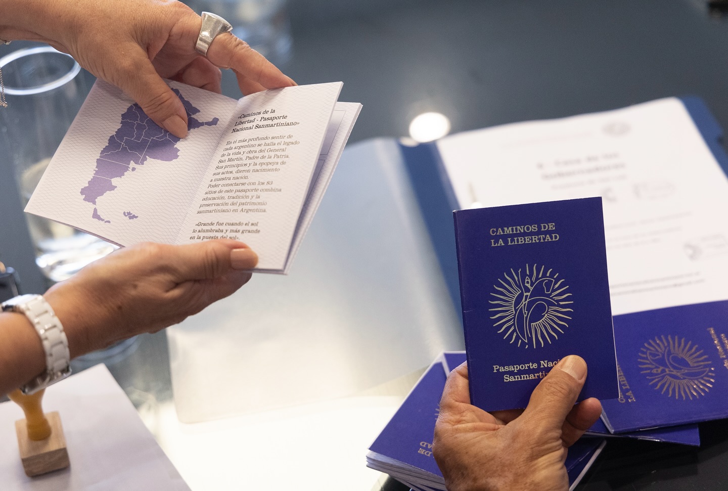 Argentina presenta su nuevo "Pasaporte Nacional Sanmartiniano" en honor ...