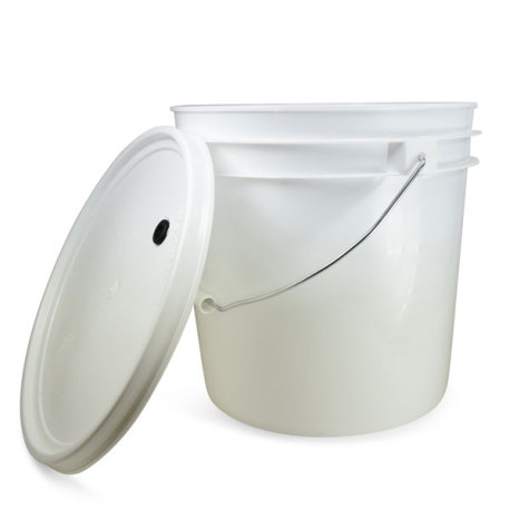2 Gallon Bucket with Lid