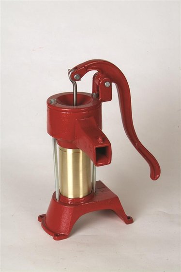 Closed Spout Hand Cistern Water Pump, Shallow Well Pumps - Lehman's