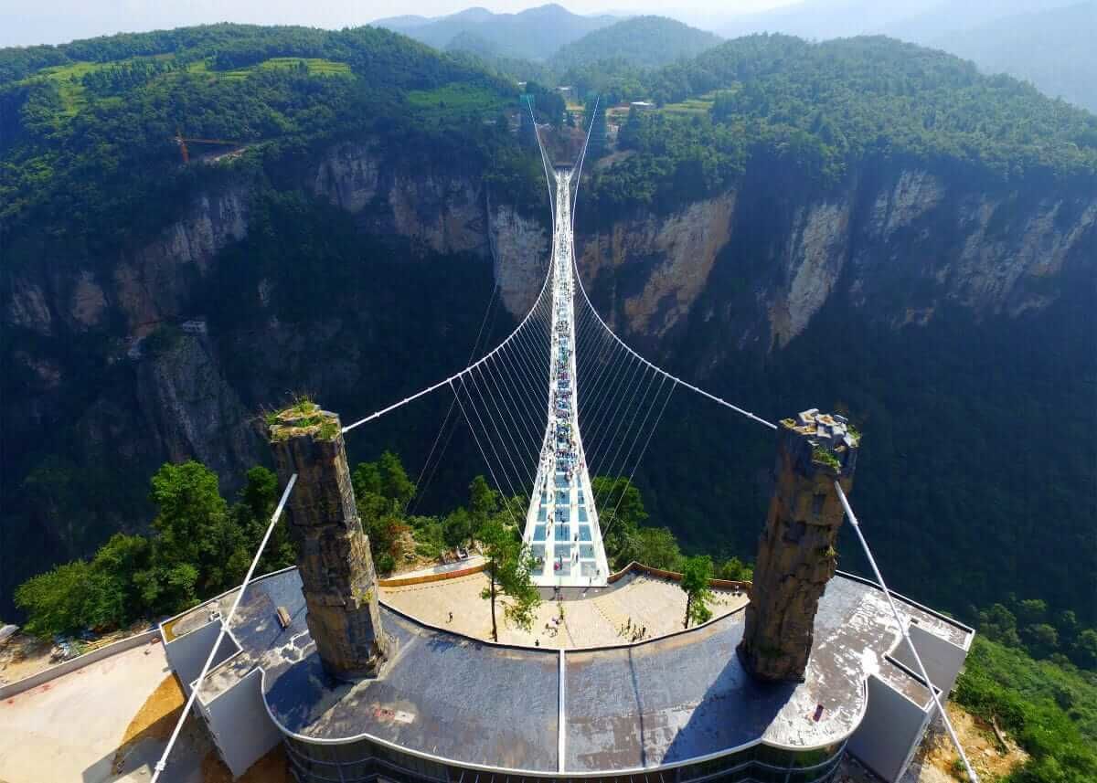 The highest bungee jump platform in the world is in China and it's ...