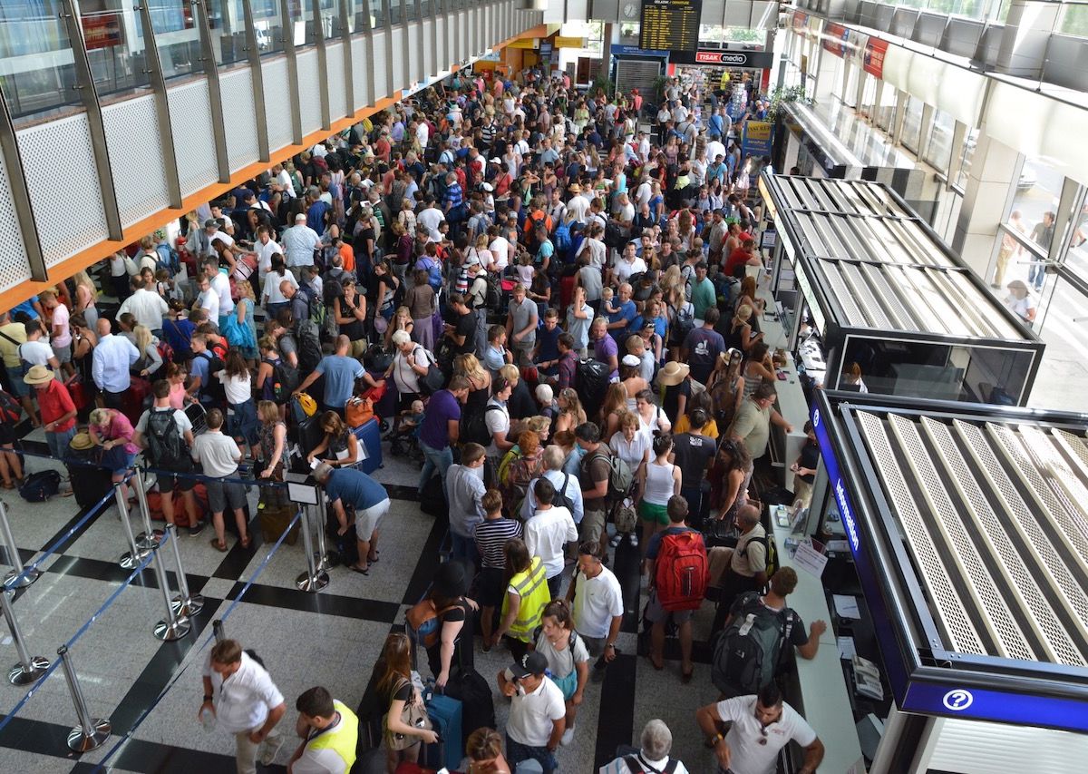 Airport delays and security wait times for summer 2019