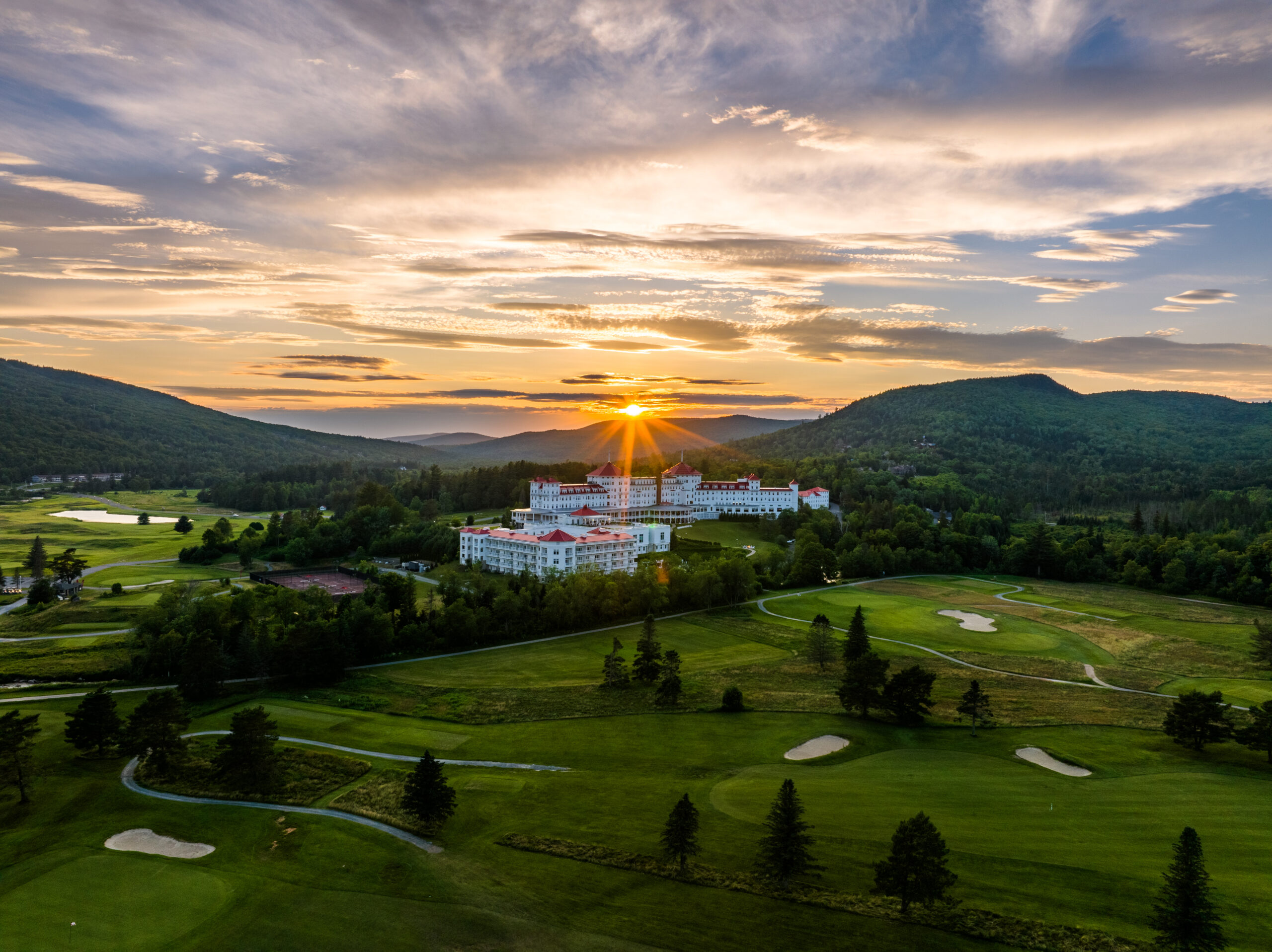 Experience Ultimate Luxury at Omni Mount Washington Golf Resort