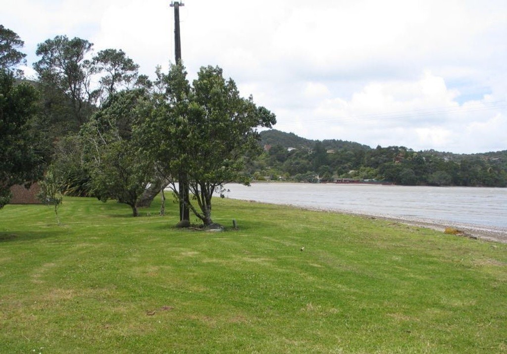 Huia Beach - Swim Guide