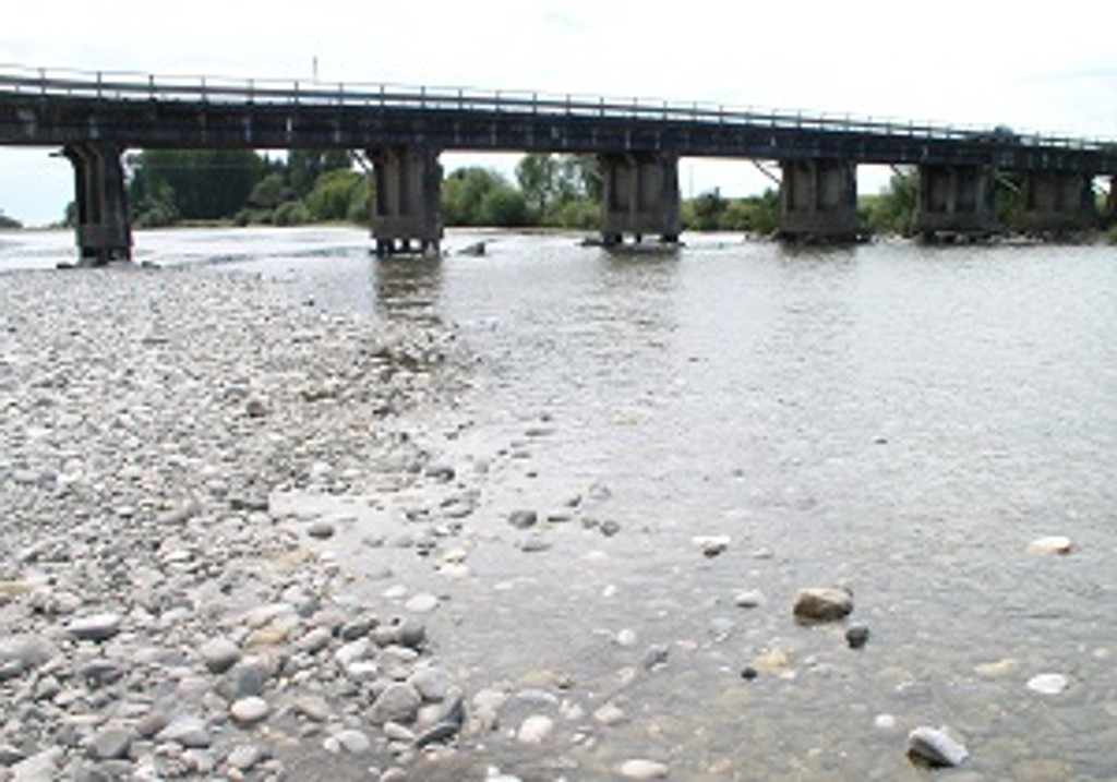 Motueka River State Highway Bridge - Swim Guide