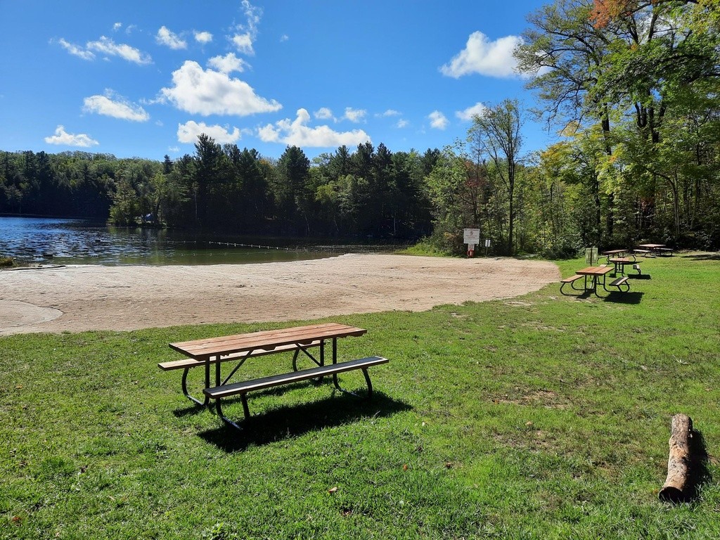 Sharbot Lake Provincial Park - Main Beach - Swim Guide