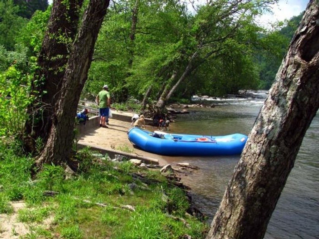 French Broad at Stackhouse Access - Swim Guide