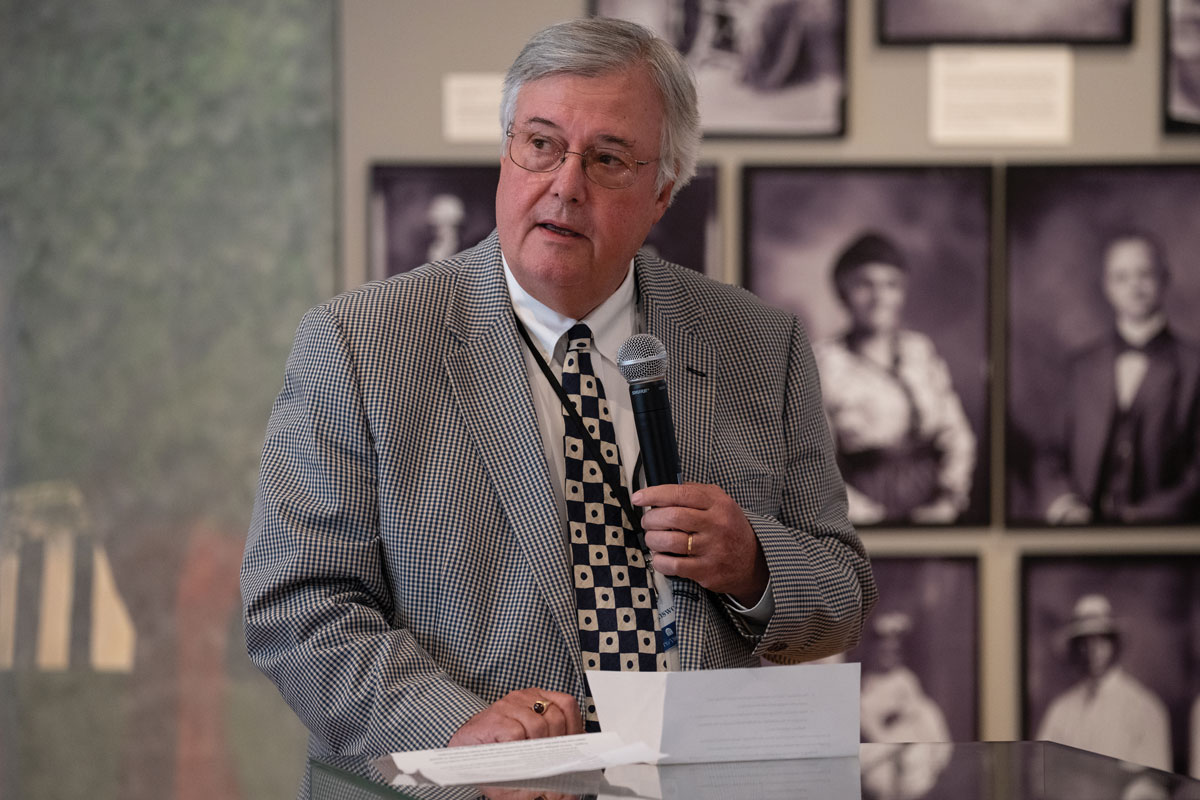 University librarian closes chapter—VIRGINIA Magazine