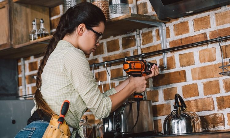 8 de cada 10 mujeres en Latinoamérica reparan su hogar y adquieren ...