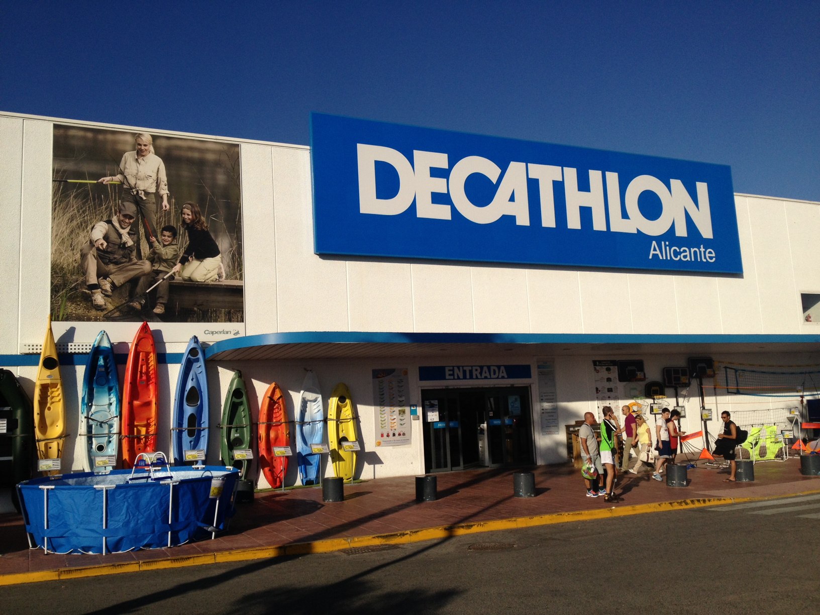 Decathlon y PUDO se alían para crear una red de 200 taquillas ...
