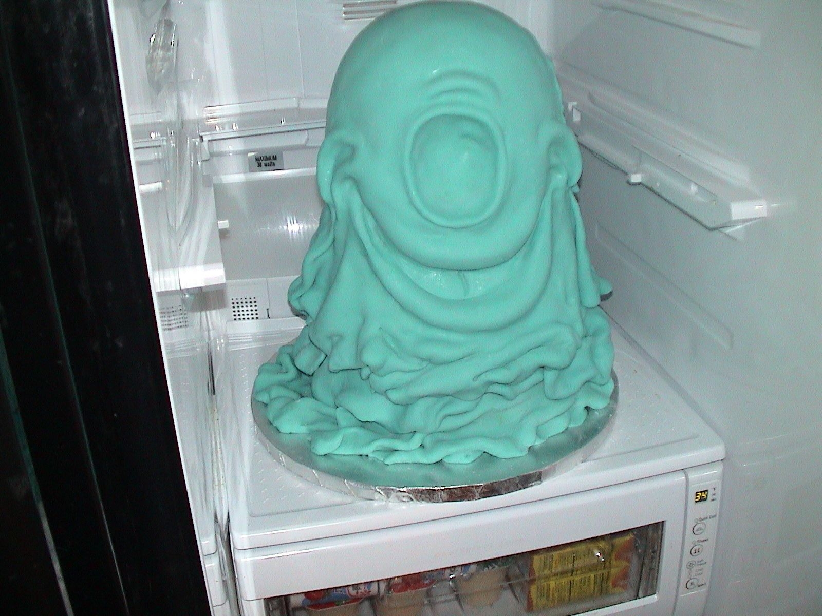 Monsters Vs. Aliens B.o.b. Cake - CakeCentral.com