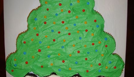 Christmas Tree Cupcake Cake - CakeCentral.com