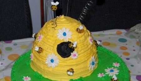 Bumble Bee Cake - CakeCentral.com