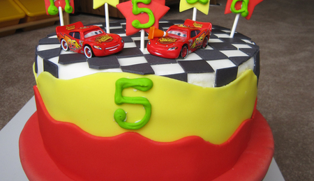 3D Skull And Cemetery - CakeCentral.com