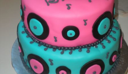 Vinyl Record Cake - CakeCentral.com