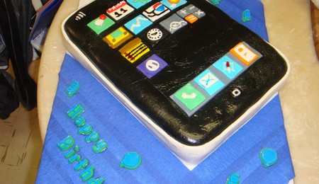 Iphone Birthday Cake - CakeCentral.com