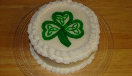 Shamrock Cake - CakeCentral.com