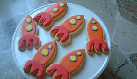 Miles From Tomorrowland - CakeCentral.com