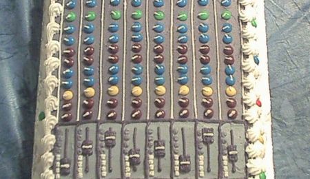 Soundboard Cake - CakeCentral.com