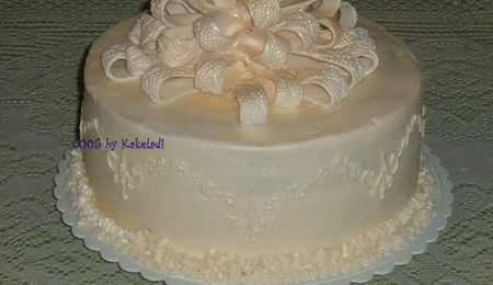 First Gelatin Bow - CakeCentral.com