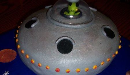 Alien Moon - CakeCentral.com