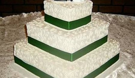 Square/circle Wedding Cake - CakeCentral.com