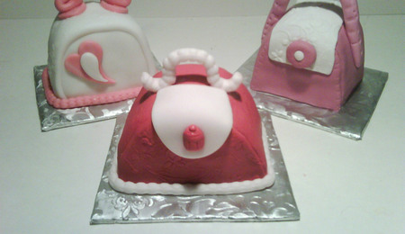 Clutch Purse Cake - CakeCentral.com