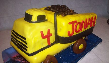 Custom Peterbilt Truck - CakeCentral.com