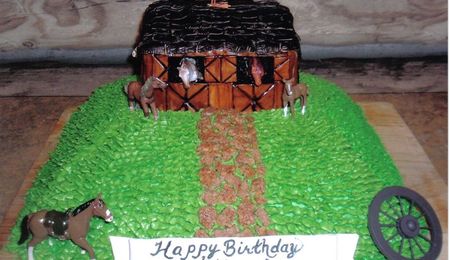 Horses Stable Cake - CakeCentral.com