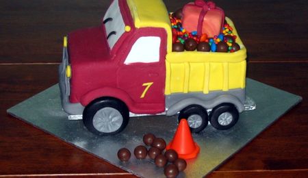 Custom Peterbilt Truck - CakeCentral.com