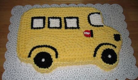 Bus Birthday Cake - CakeCentral.com